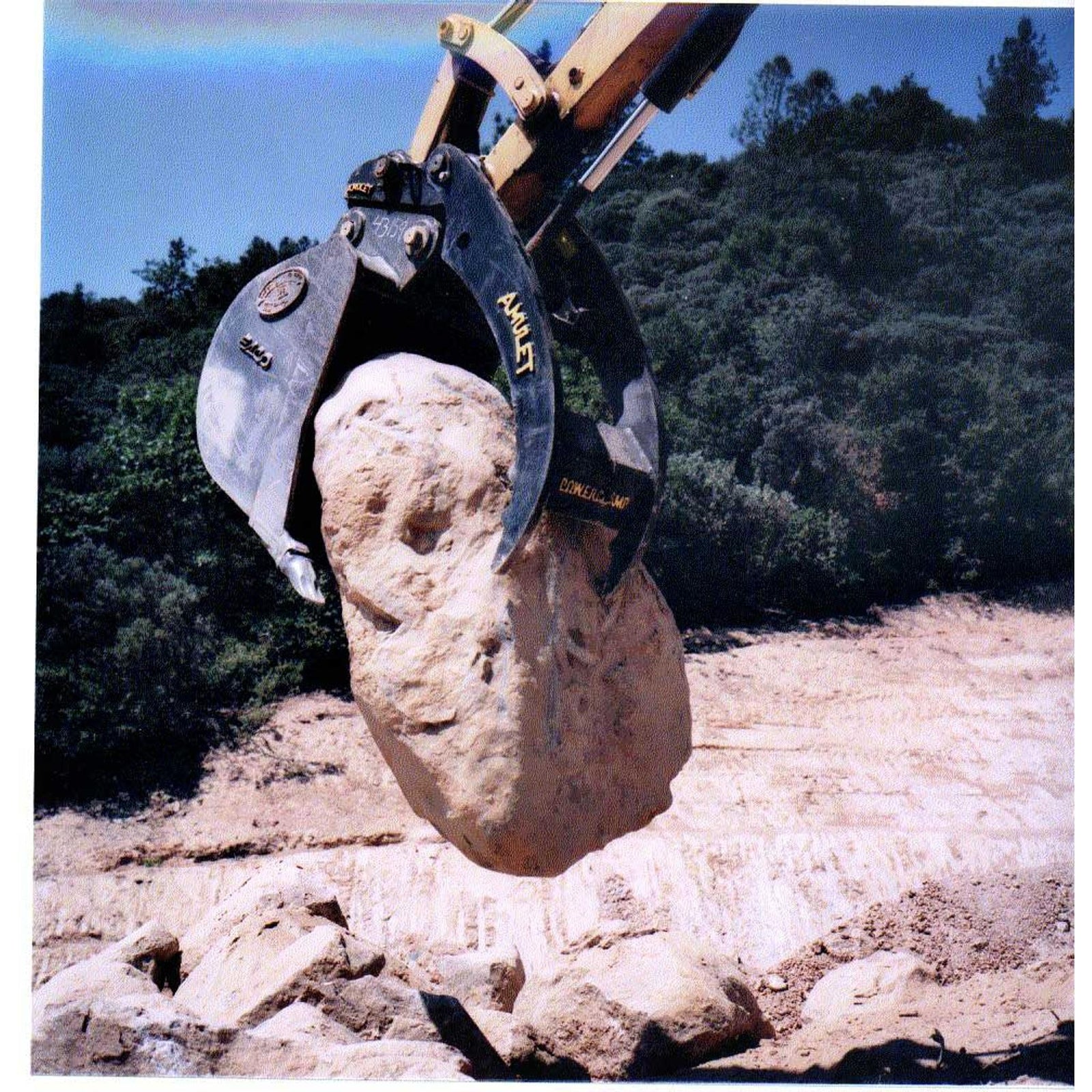 POWERCLAMP Hydraulic Excavator and Backhoe Thumb